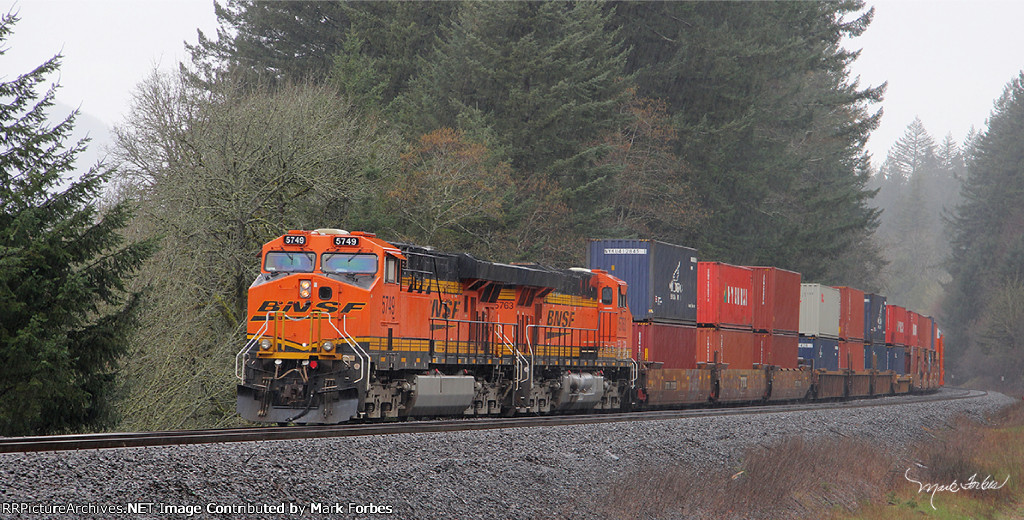 BNSF 5749
